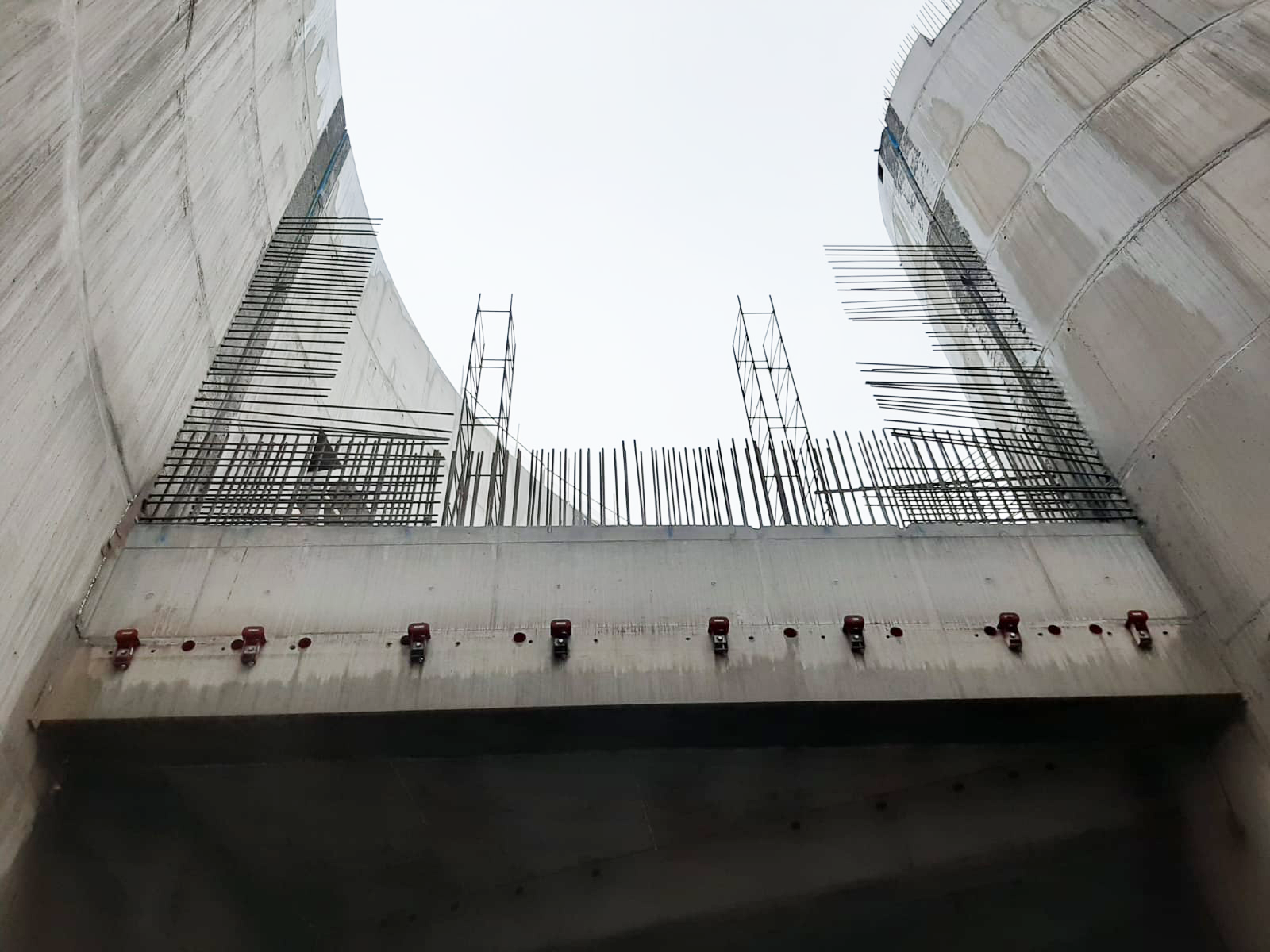 Structural Design of Liquid Retaining Structures - TOBIN